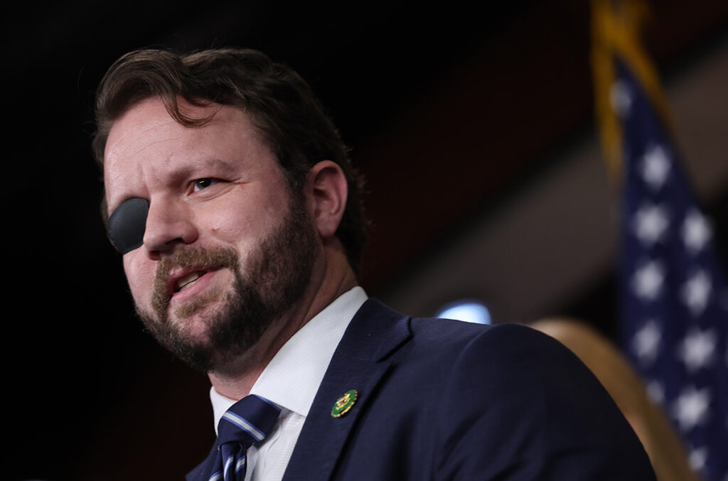 Le représentant Dan Crenshaw défie Shawn Ryan d'interviewer après une ...